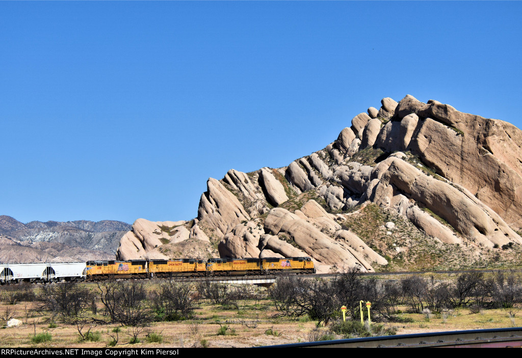 4 UP SD70Ms EB Past the Mormon Rocks